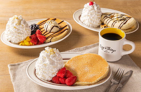 2⽉5⽇（⾦）〜3⽉19⽇（⾦）の期間限定販売！ 「Pancake for One ~お⼀⼈さまパンケーキ~」 - Eggs ’n Things ららぽーとEXPOCITY店